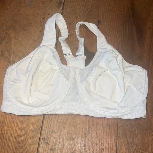Champion | Intimates & Sleepwear | Champion White Ports Bra W Underwire ...